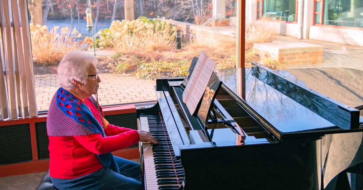 How to Make a Reverse Bucket List | Hebrew SeniorLife Blog